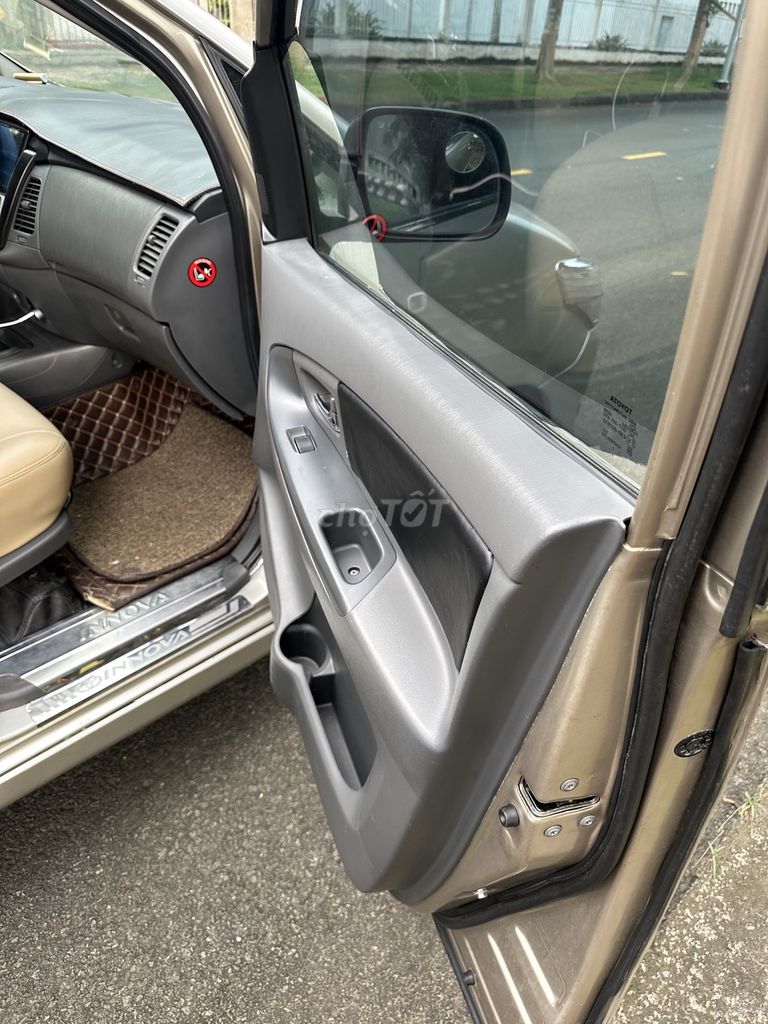 Toyota Innova 2013 2.0E ko kinh doanh - 128657020