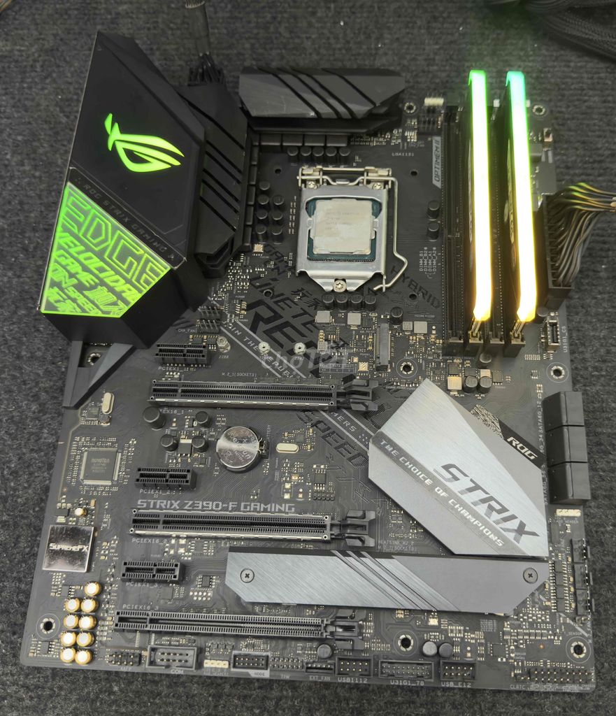 Strix Z390-F Gaming, i7 8700K, Ram 16G/3200 RGB - 125533337