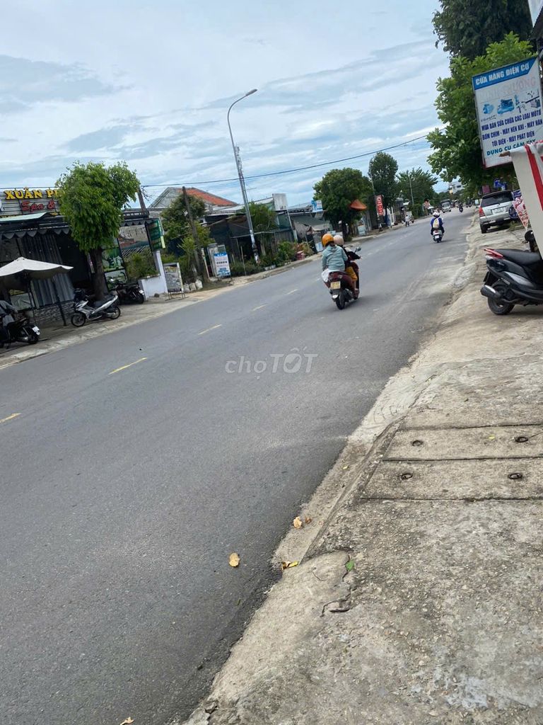 Nhà mặt tiền, nở hậu, nằm trục đường chính. - 128600254