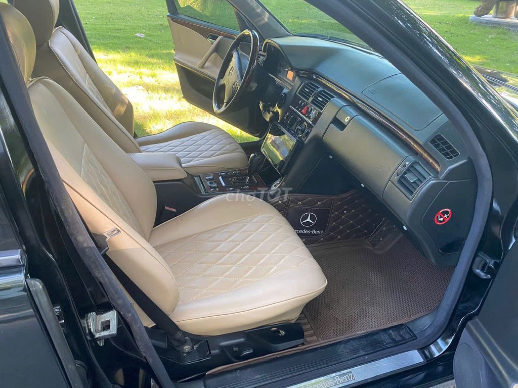 Mercedes Benz E Class 2001 - 99999 km - 128344114