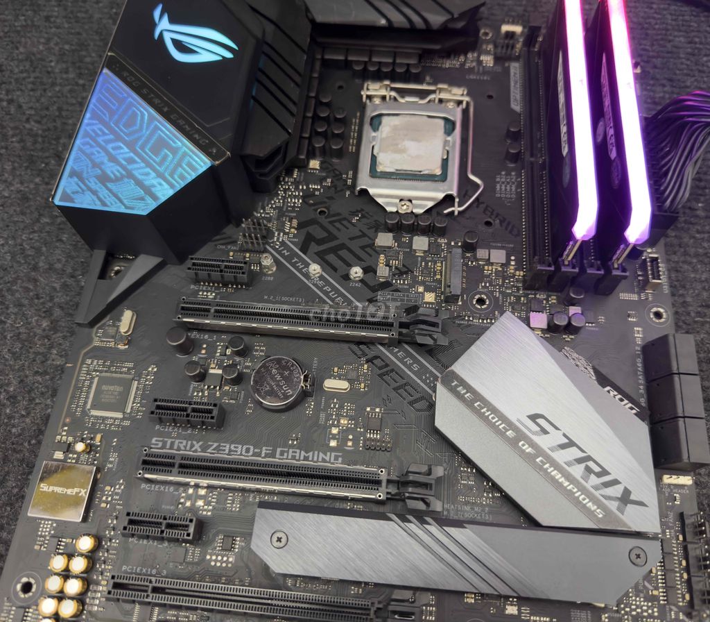 Strix Z390-F Gaming, i7 8700K, Ram 16G/3200 RGB - 125533337