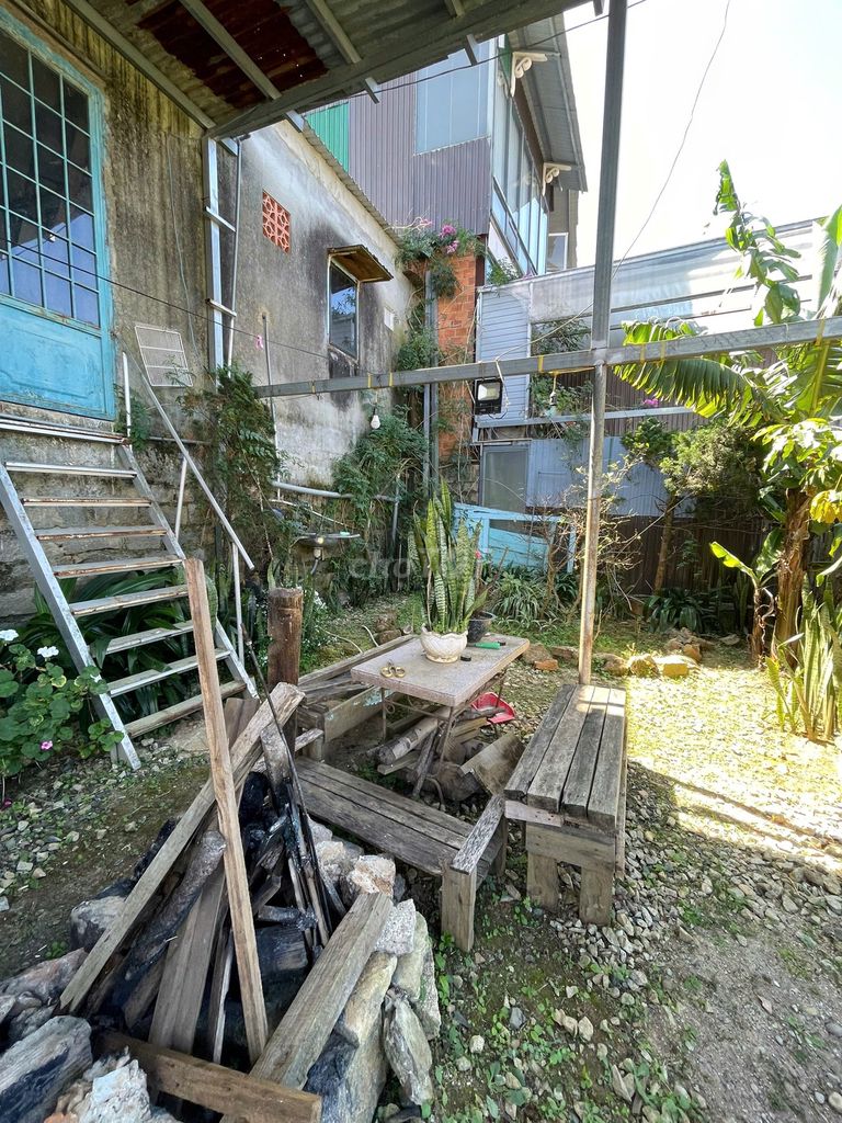 Bán Nhà Đà Lạt 2,5 Tỷ sổ tay, hẻm oto, 2 PN 2 WC Sân trước + sân sau ...