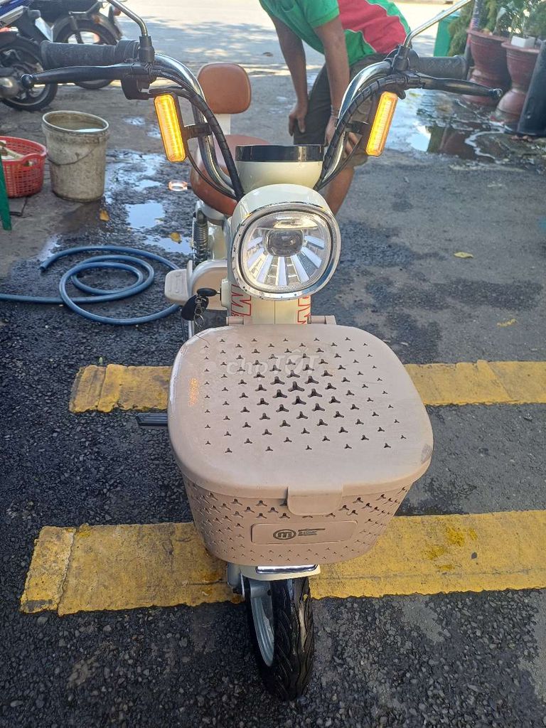 Xe điện Trắng kem 4 bình lớn - 130310743