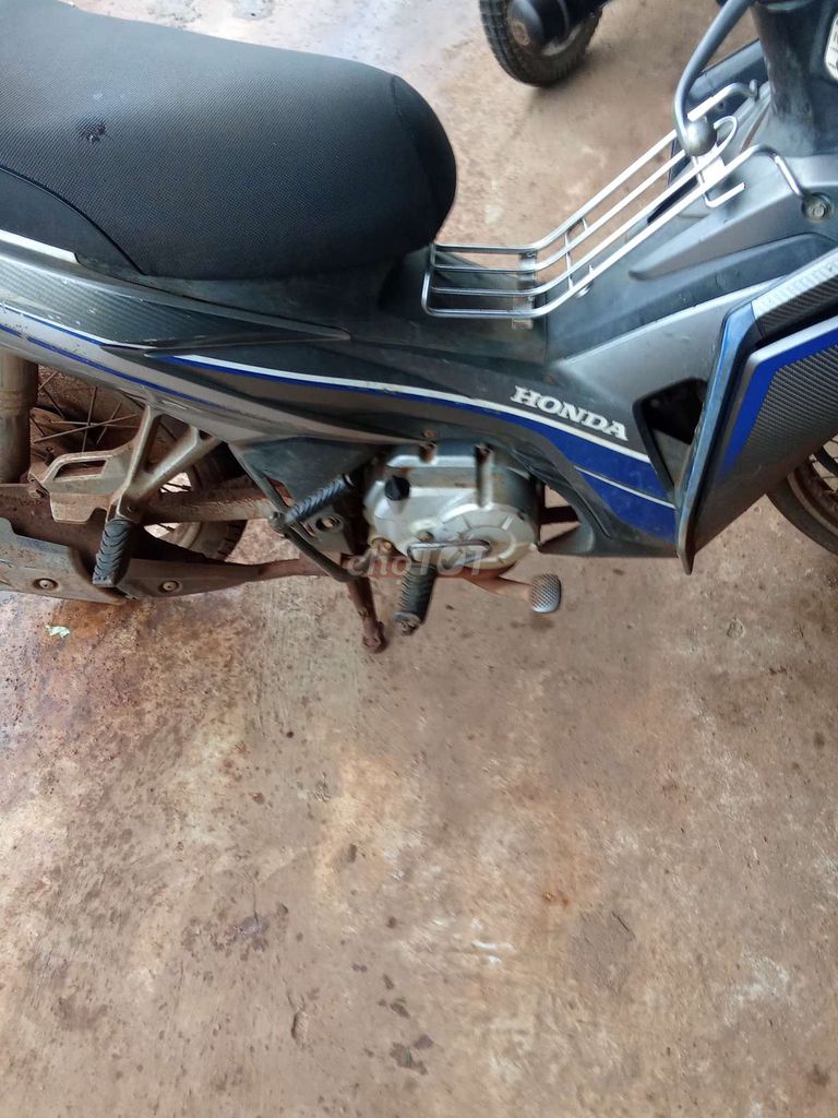 Xe rin êm ái a e chỉ việc đổ xăng là chạy..09... - 128785204