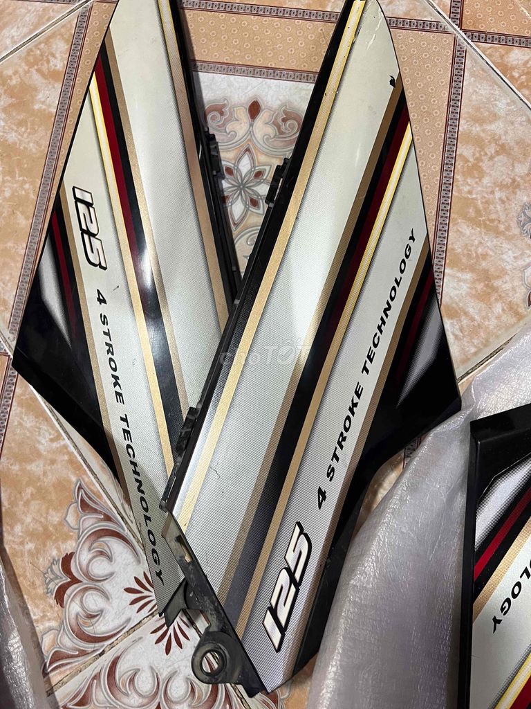 cốp nhựa Honda Future Neo/X nhựa đa màu zin - 130033017