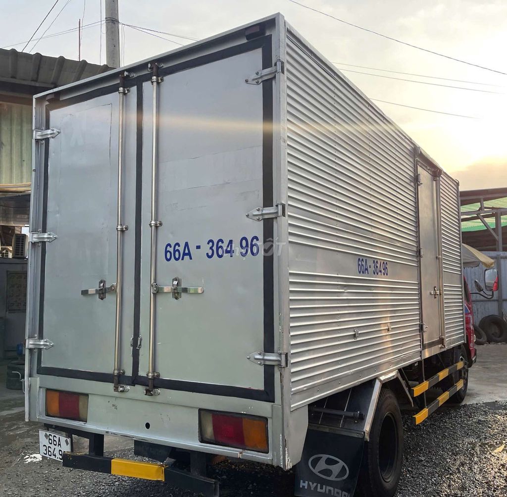 Bán Đô Thành 2.1 tấn đời 2018 thùng kín 4m2 - 130036016