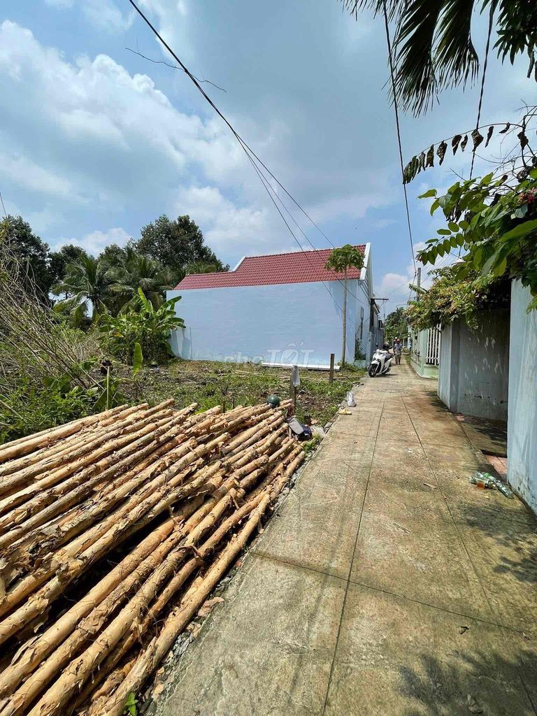 Đât đối diên Quãng Trường Mỹ Tho - 129095801