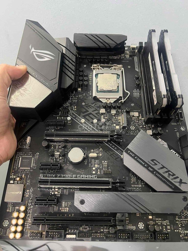 Rog Strix Z390-F Gaming, i7 9700k,Corsair 16G/3600 - 123907045