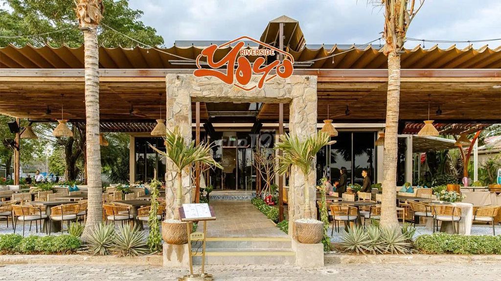 NHÀ HÀNG YOYO VŨNG TÀU TÌM KIẾM PHỤC VỤ VÀ PHỤ BẾP - 130496161