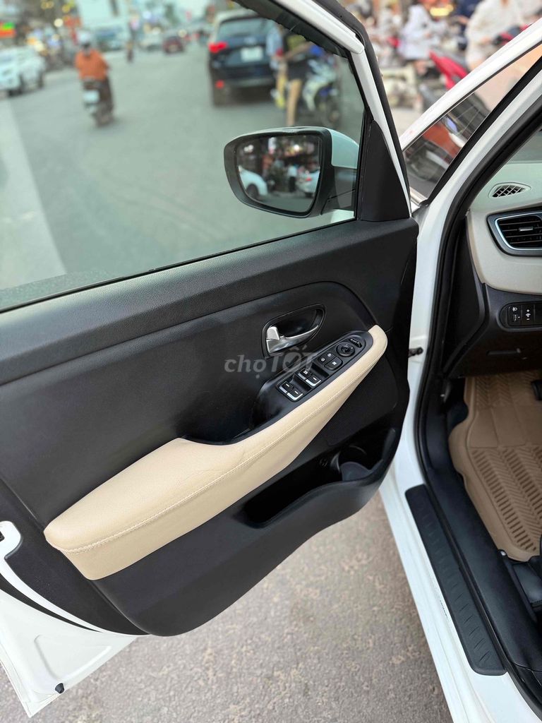 Kia Rondo 2016 Trắng AT đẹp căng - 130298471