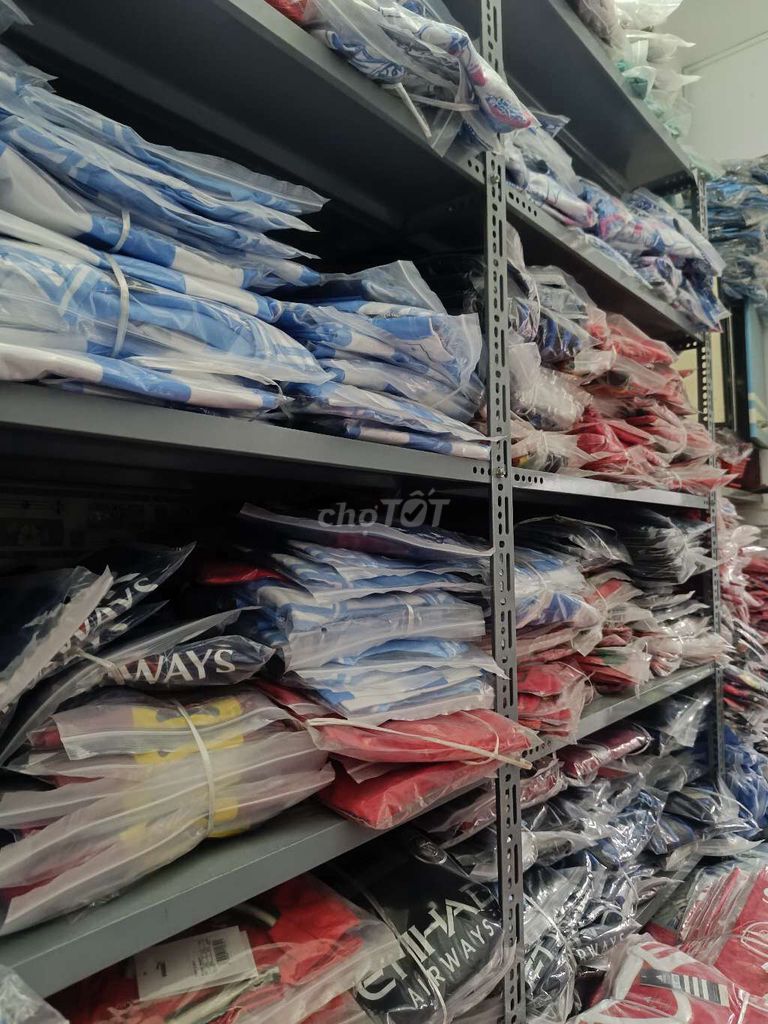 CẦN TUYỂN 2 BẠN PHỤ KHO QUẦN ÁO BÓNG ĐÁ - 129537635