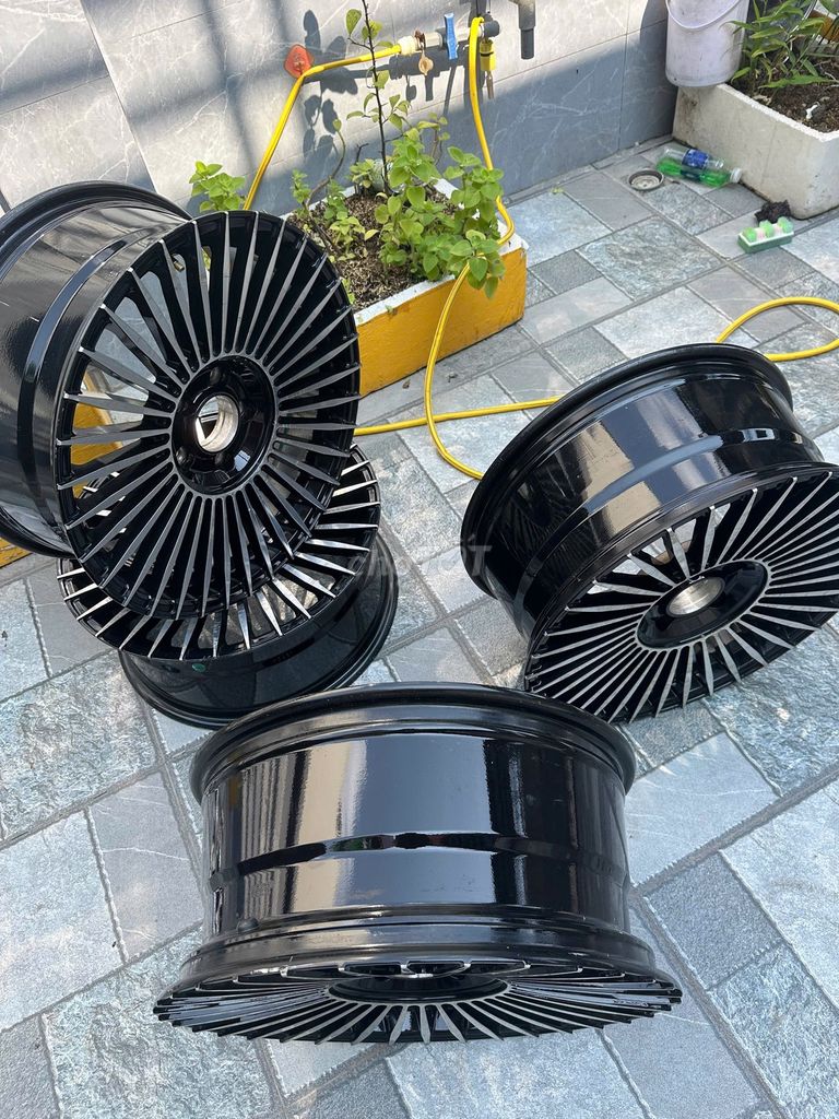 Mâm xe ô tô Mercedes Đen 4 cái - 129814257