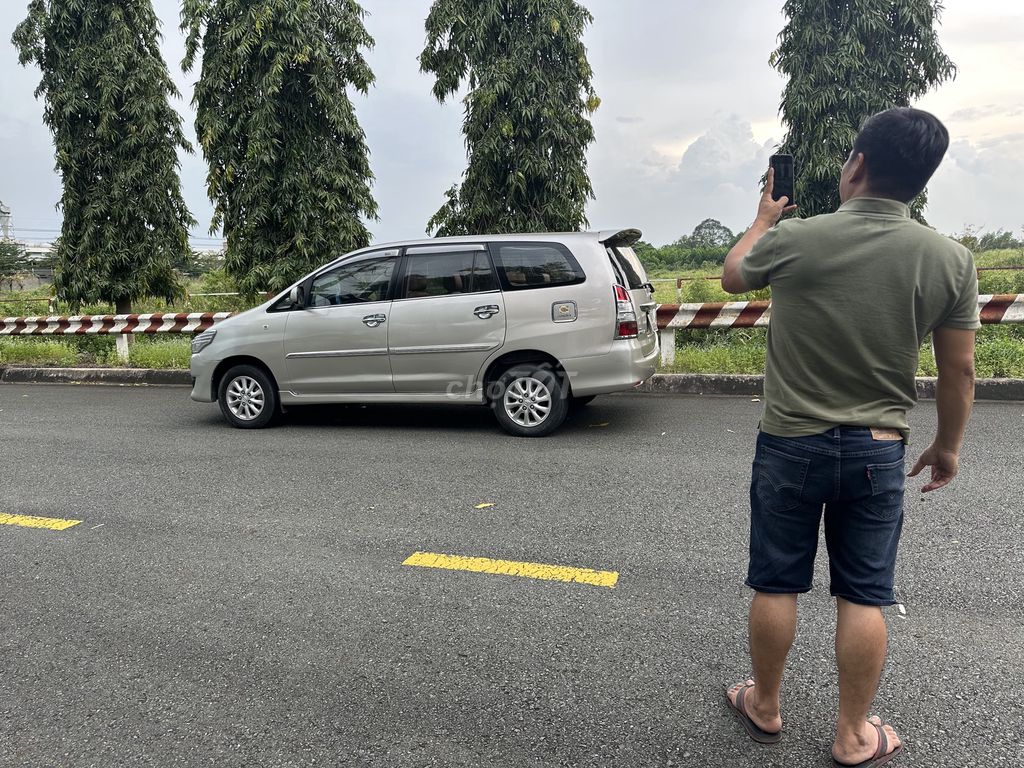 Toyota Innova 2013 2.0E ko kinh doanh - 128657020