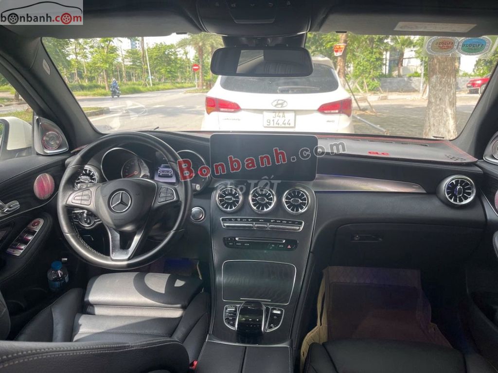 Mercedes Benz GLC300 - 127531189