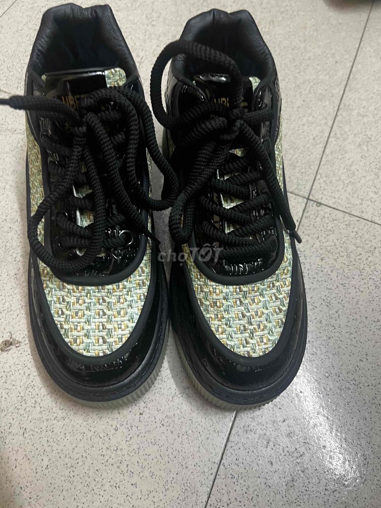 Mới mua mà không vừa chân cần pass ạ - 130375650