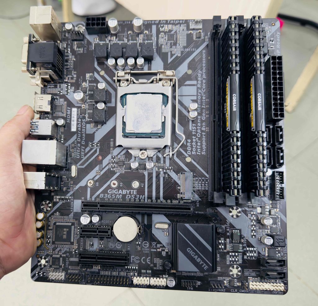 Gigabyte B365M-DS3H, i5 9400F, Ram Corsair 16/2666 - 125273316