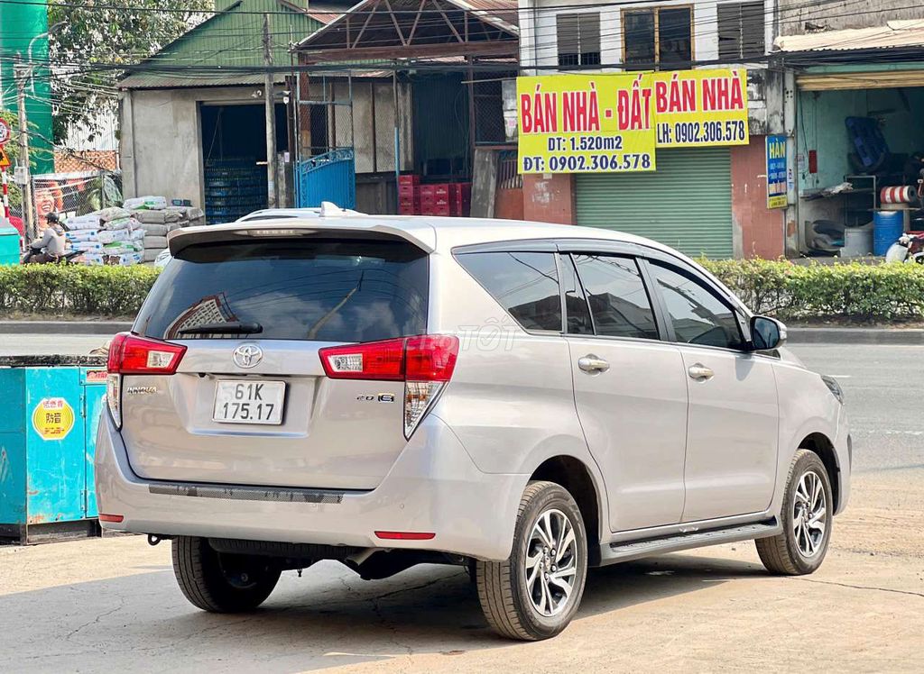 Toyota Innova 2022 2.0E MT Bạc - 130031545